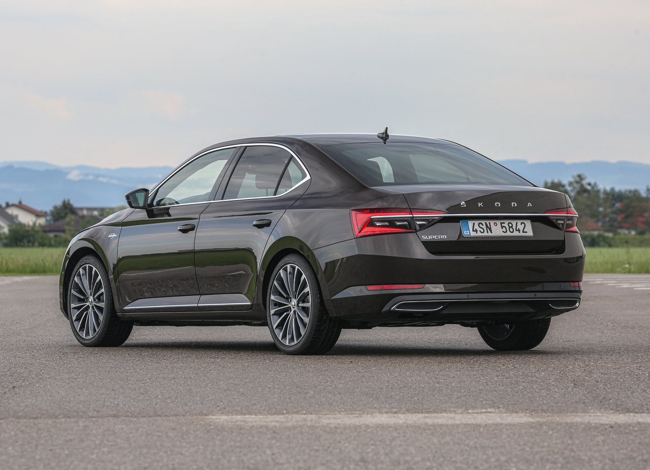 Skoda Superb prijzen, afmetingen, gewicht, en andere specificaties ...