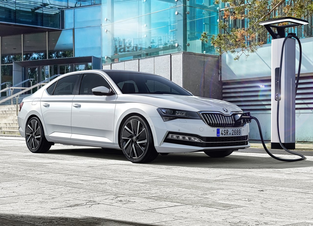 Skoda Superb prijzen, afmetingen, gewicht, en andere specificaties ...