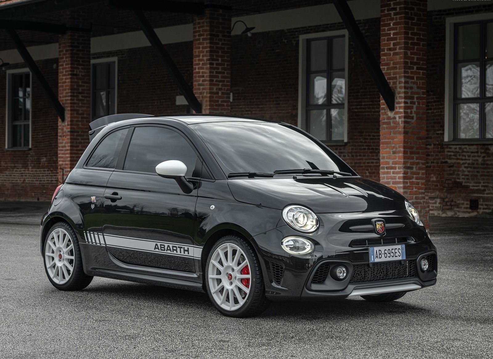 Abarth 695 prijzen, afmetingen, gewicht, en andere specificaties ...