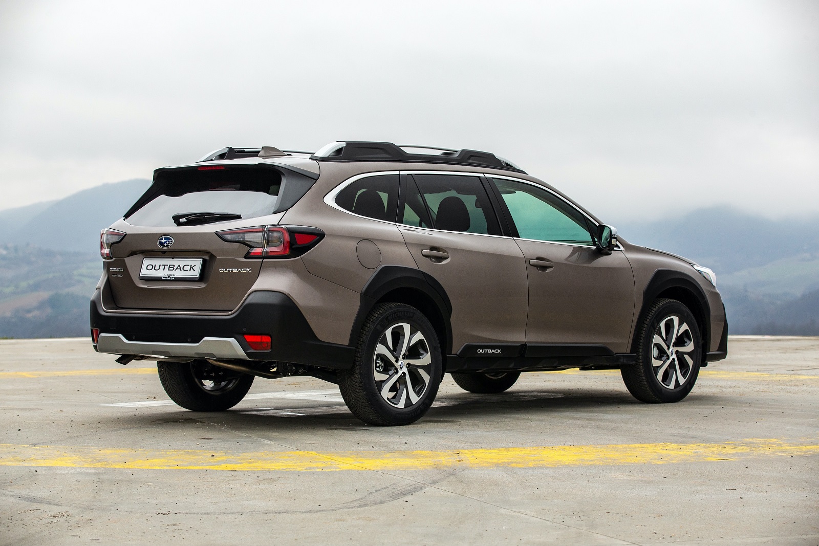 Subaru Outback prijzen, afmetingen, gewicht, en andere specificaties ...