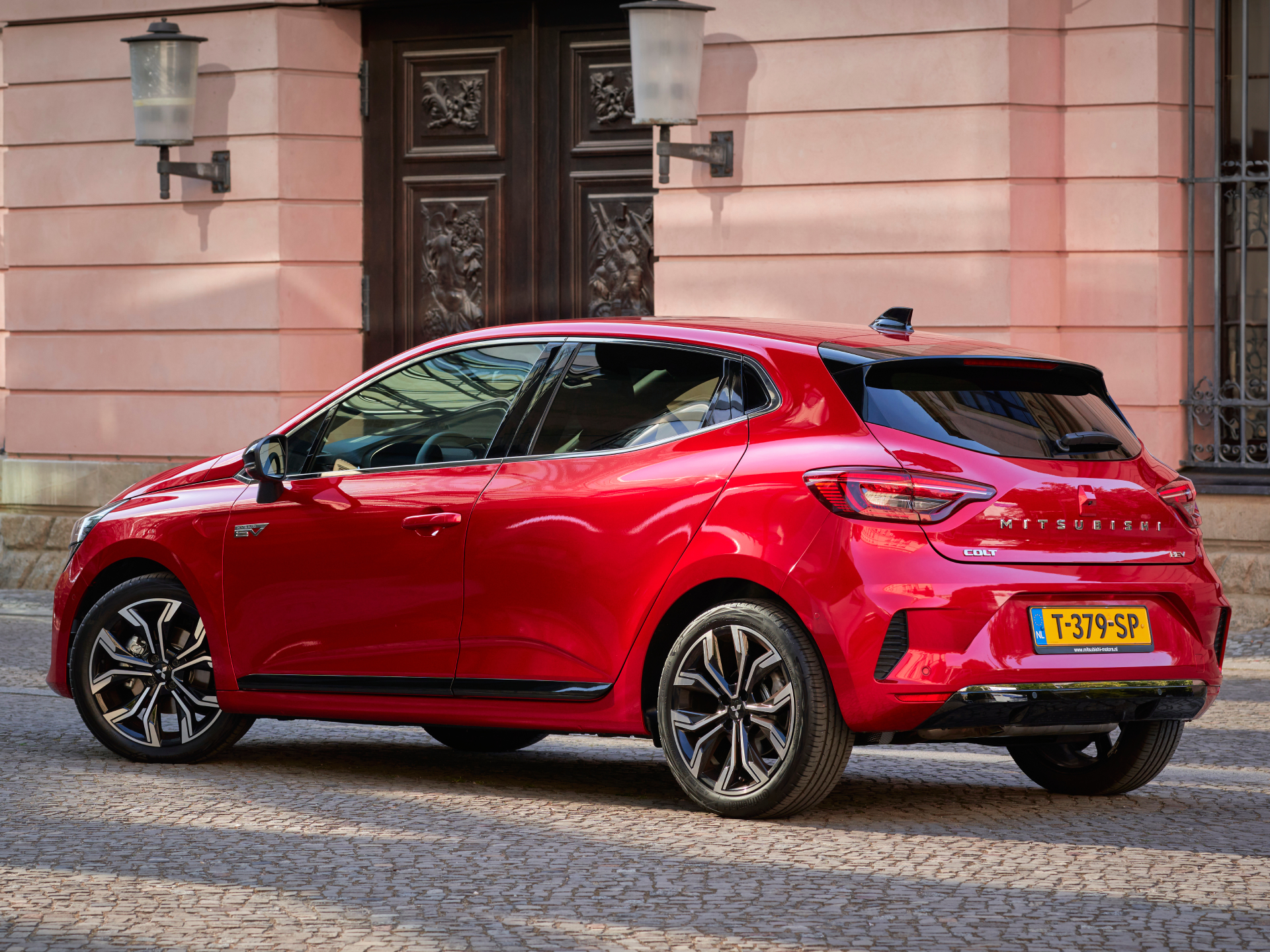 Mitsubishi Colt prijzen, afmetingen, gewicht, en andere specificaties ...